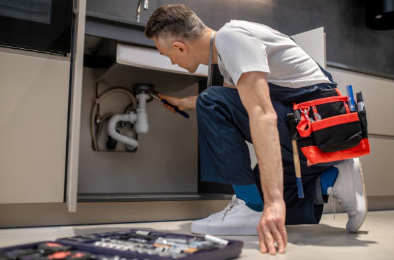 Plumbing Problems? 3 Benefits of Calling the experts • Universal Resources