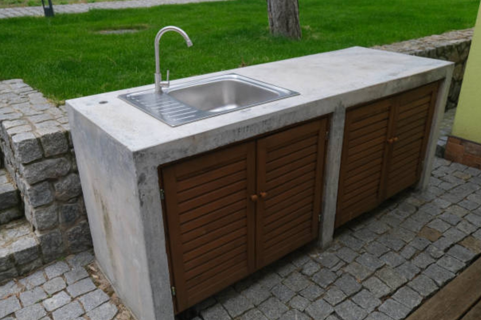 Marble Benchtops for Outdoor Kitchens • Universal Resources
